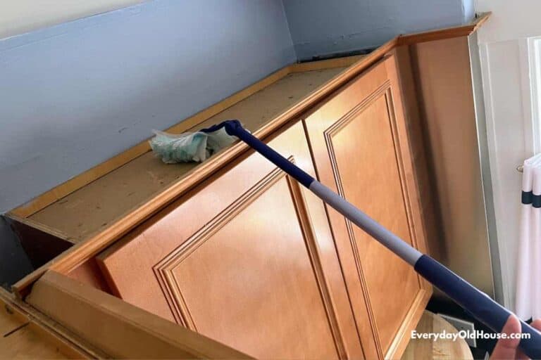 How to Clean the Top of Kitchen Cupboards [4 Simple Steps] - Everyday ...