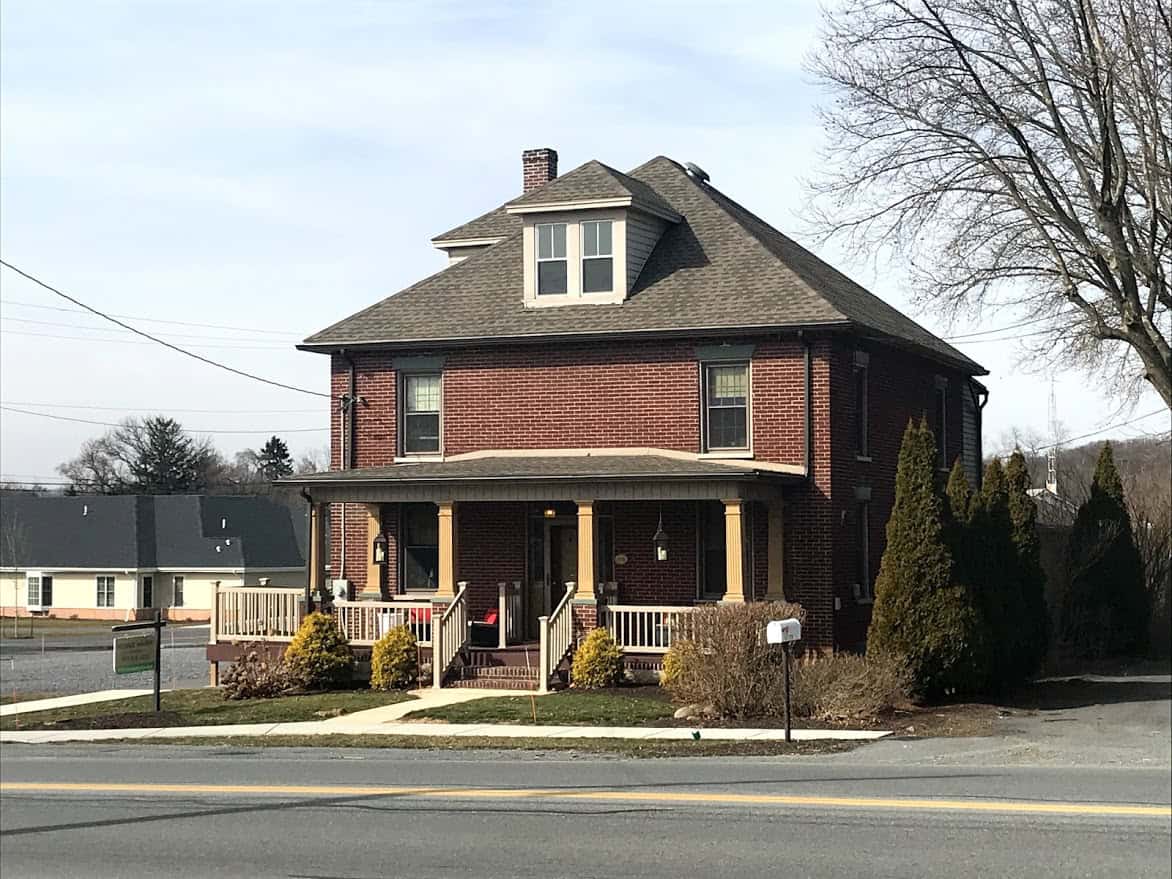 American Foursquare Homes: Complete Guide - Everyday Old House