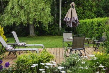 15+ Inspiring Floating Deck Landscaping Ideas - Everyday Old House